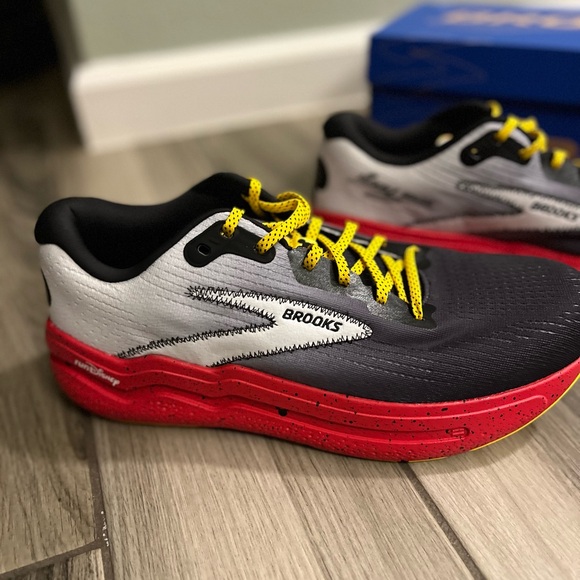 Brooks | Shoes | Run Disney Brooks Ghost Max 2 Mickey Mouse Running ...
